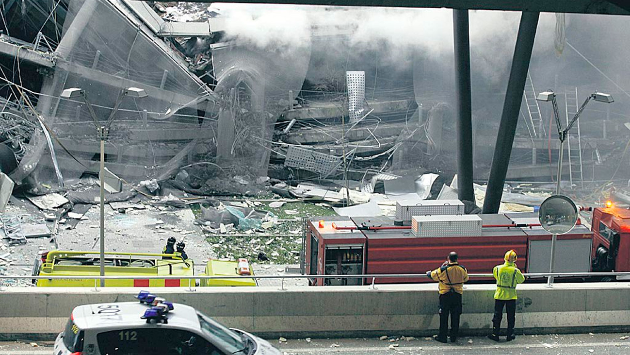 2006. El atentado de ETA en la T4 dinamita el proceso de paz